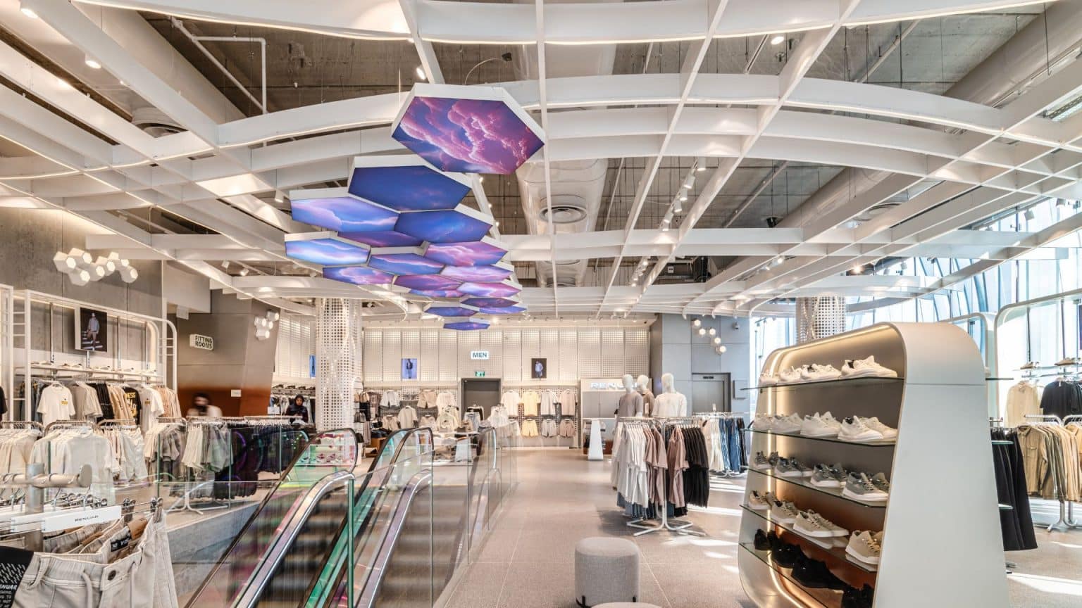 Renuar's flagship store in Big Glilot: A groundbreaking design that ...